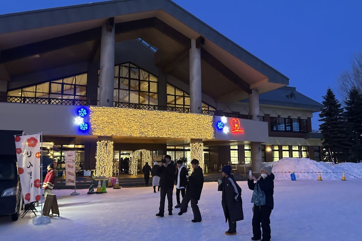 「さとらんど かまくらイルミ」開幕…雪を照らす幻想的で優しい明かり～2/18まで - TripEat北海道