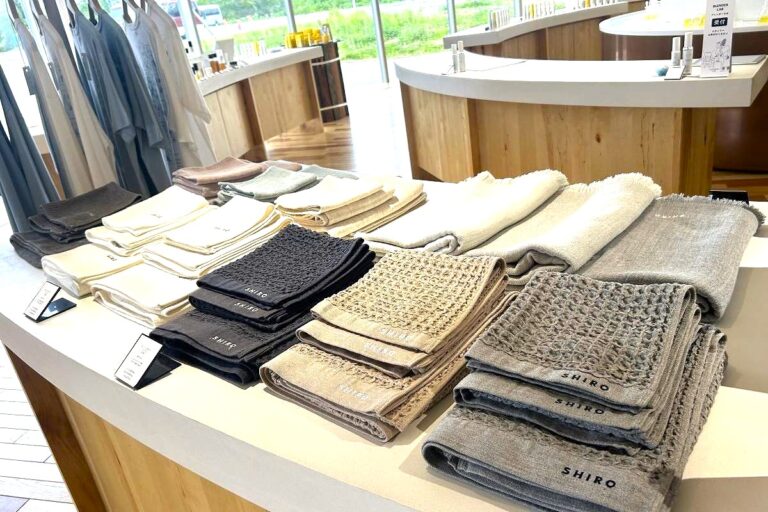 SHIRO｢みんなの工場｣でカフェやお買い物も楽しむ～見学できる北海道のコスメ工場巡り㊦ - TripEat北海道