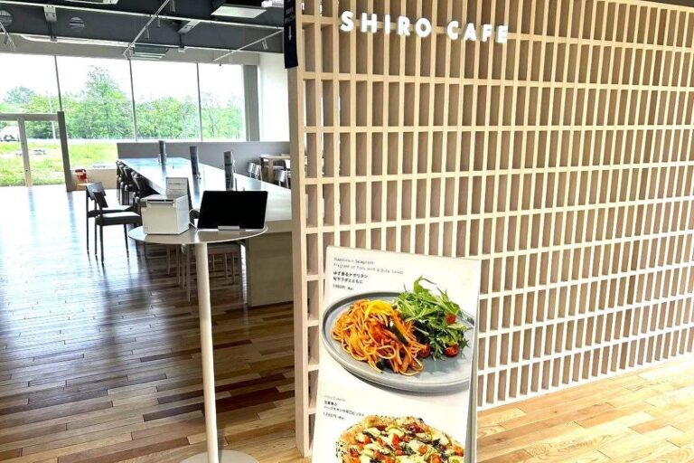 SHIRO｢みんなの工場｣でカフェやお買い物も楽しむ～見学できる北海道のコスメ工場巡り㊦ - TripEat北海道