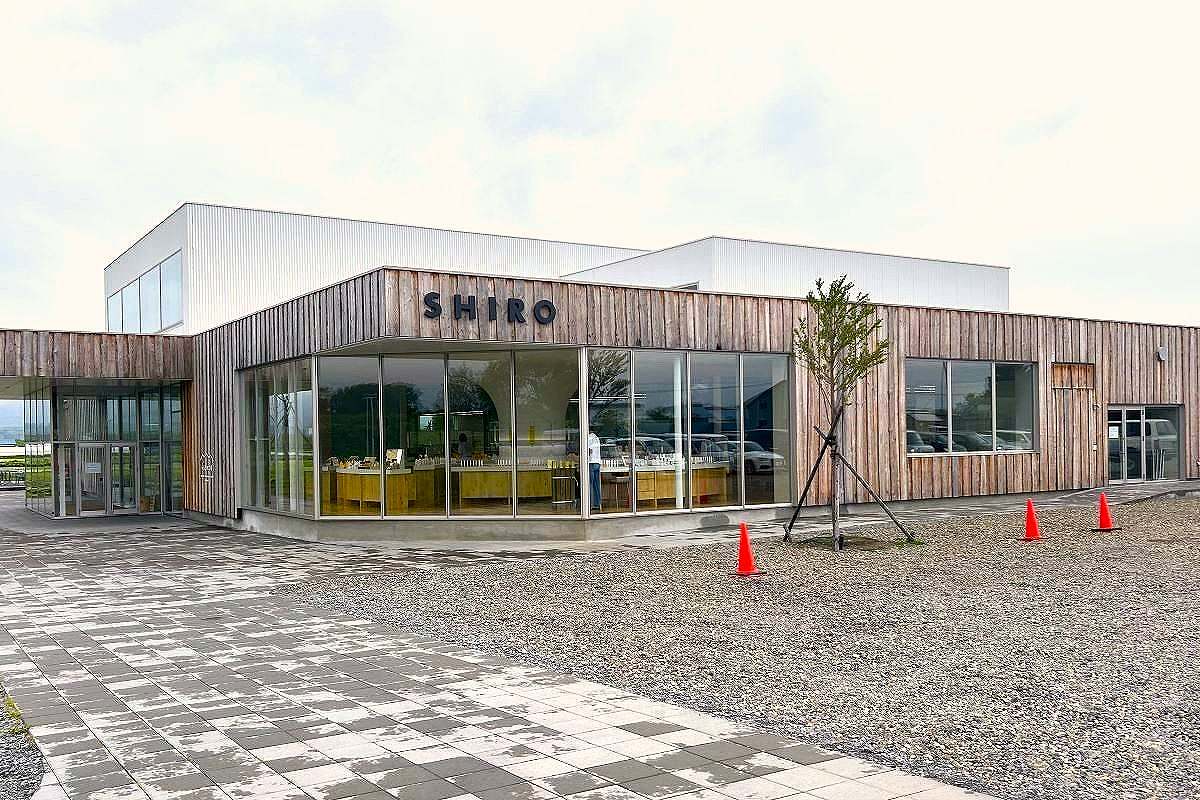 SHIRO｢みんなの工場｣でカフェやお買い物も楽しむ～見学できる北海道のコスメ工場巡り㊦ - TripEat北海道