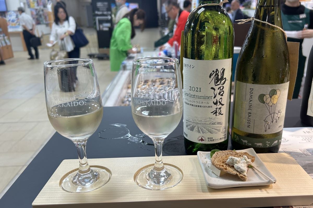 「北海道どさんこプラザ札幌店」にイートインスペース開設～JR札幌駅北口で、北海道産ワインやチーズ、クラフトビールを提供 - TripEat北海道
