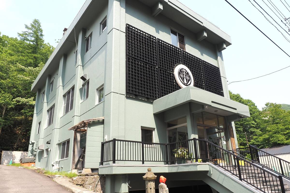 温泉を楽しみ、｢看板猫｣とも会えたらうれしい！ 北海道の〝癒される〟温泉宿5選 - TripEat北海道