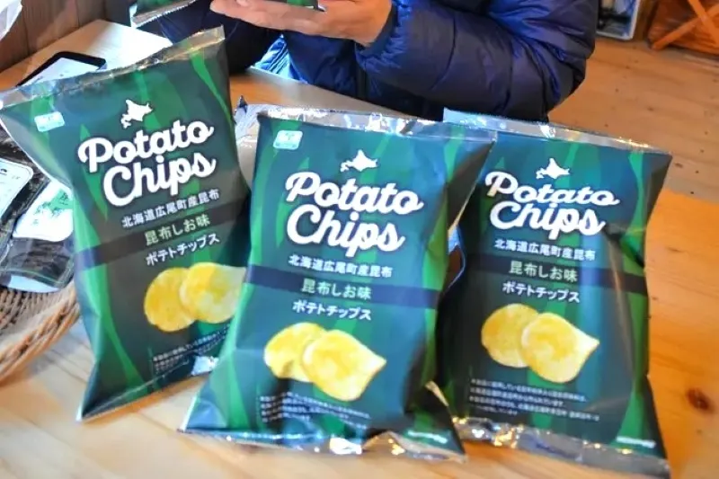 広尾産コンブのポテチ人気 道内ローソンで完売相次ぐ 協力の保志さん「地域貢献続けたい」